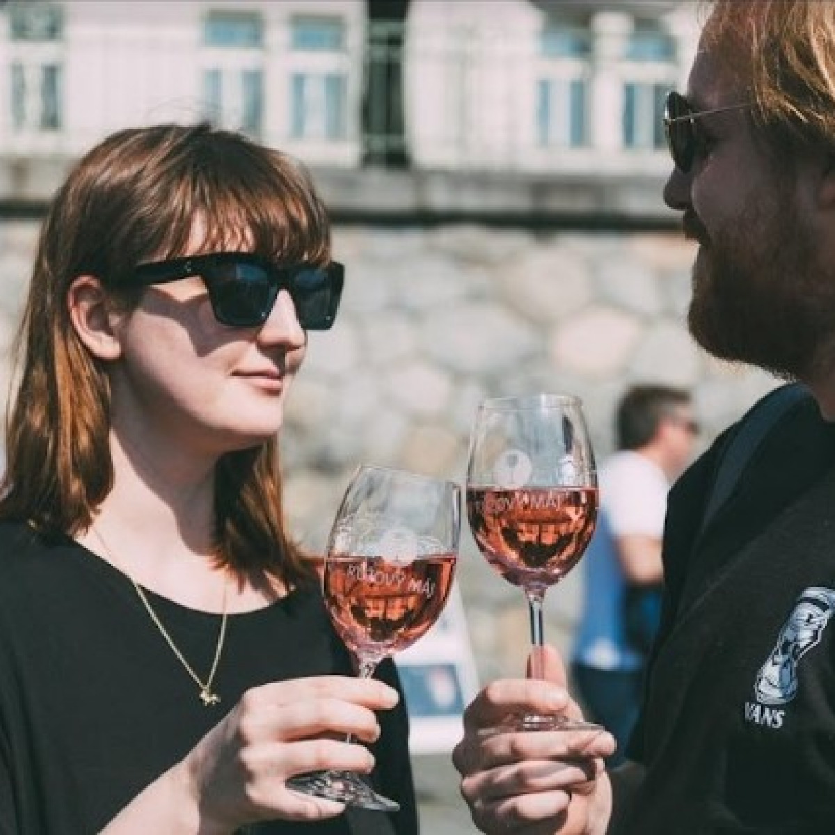 V polovině května dorazí do Prahy 25 vinařů. Dovezou sedm tisíc lahví ...